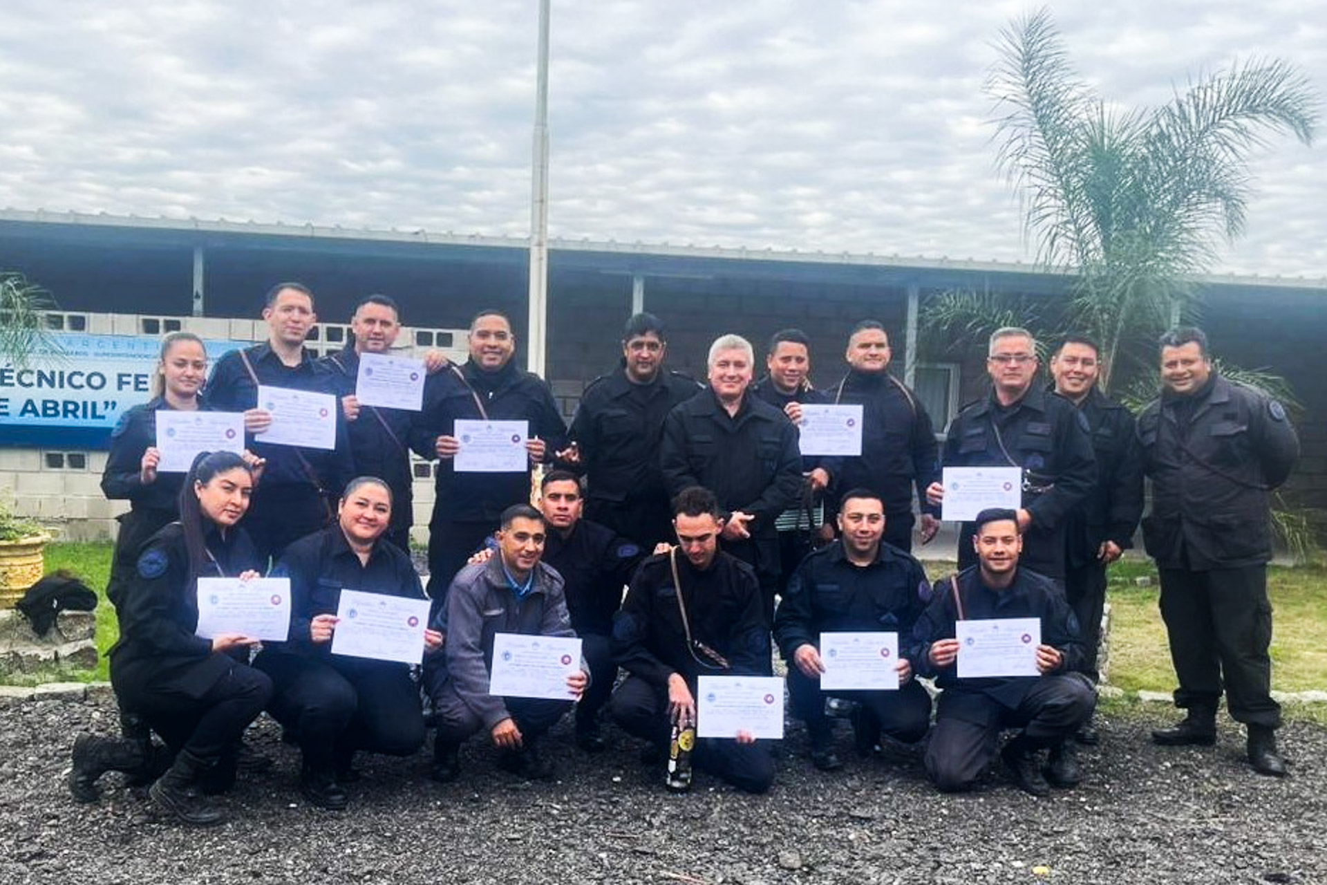 El Servicio Penitenciario continúa asistiendo a cursos de guía de canes ...