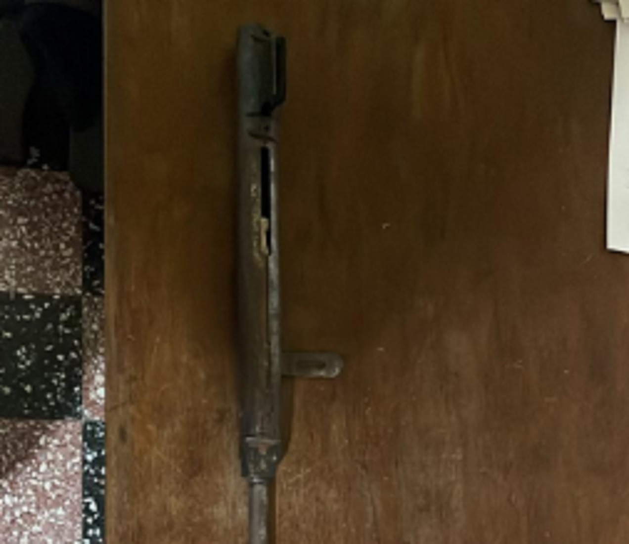 Pelea generalizada y hallazgo de un arma tumbera - Noticias | La voz 90.1