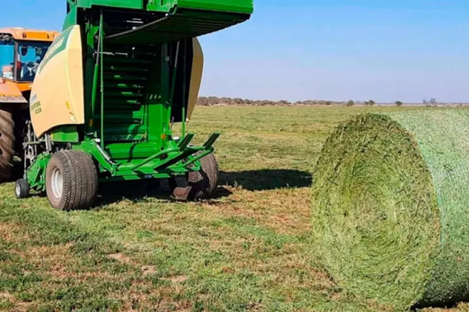 Trabajador murió aplastado por un rollo de alfalfa - Noticias | La voz 90.1